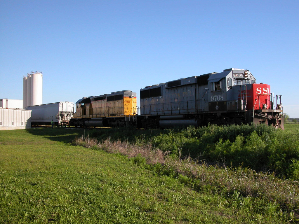 SSW 9708 22Mar2012 Picking up cars on the spur at Coleman in GOODWIN